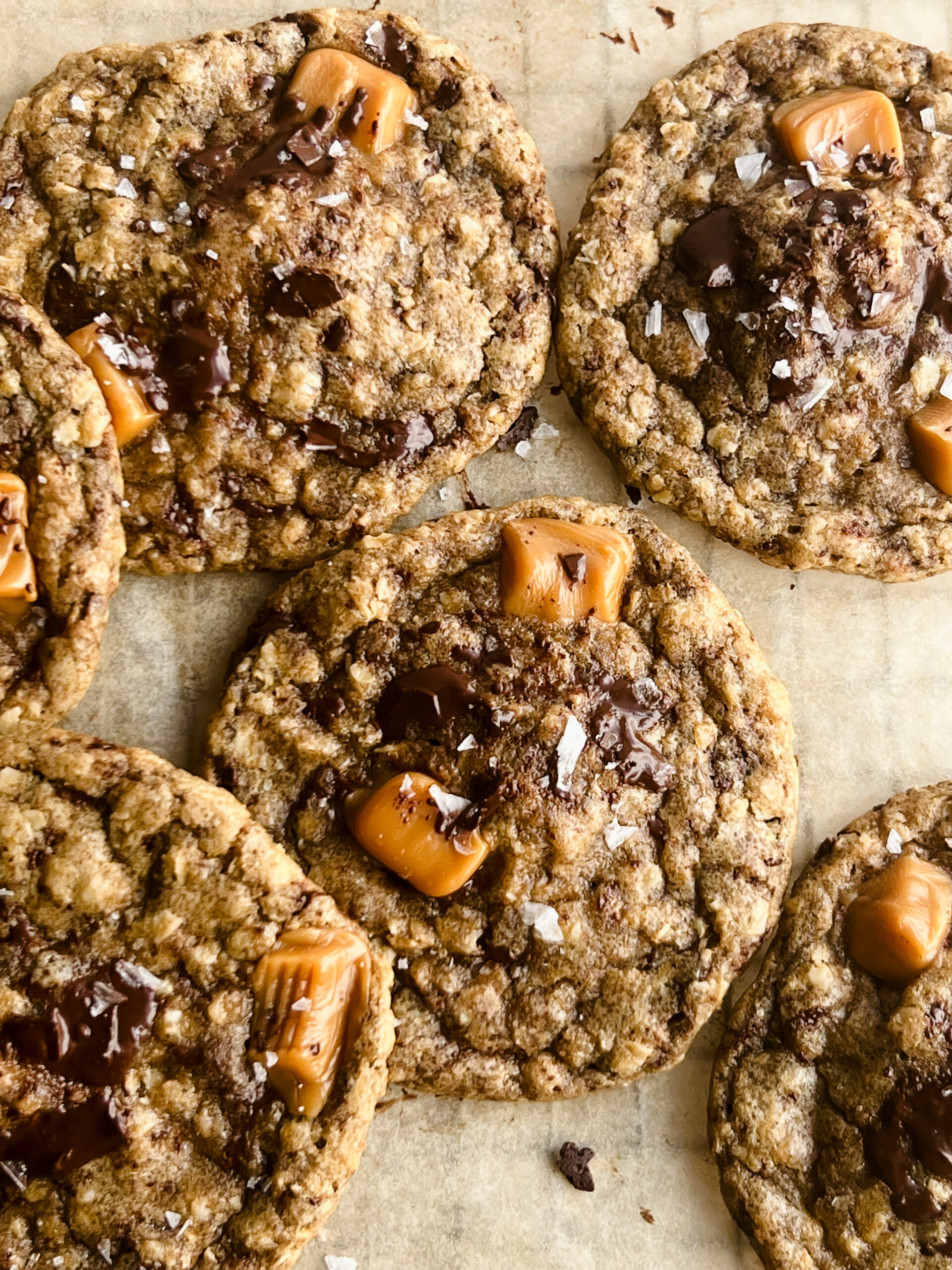 Chocolate Chunk Caramel Oatmeal Cookies - Riana Bakes