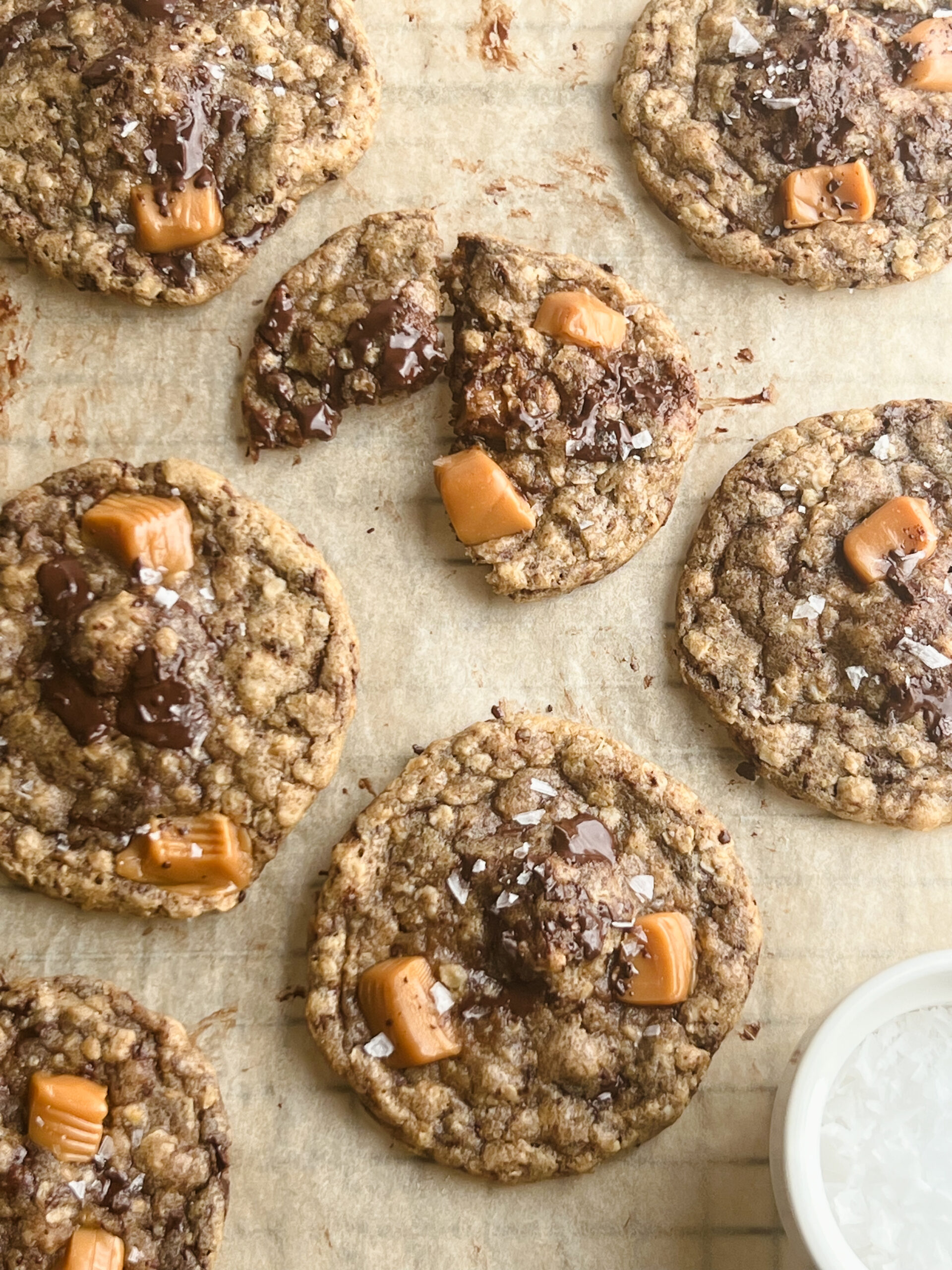 Chocolate Chunk Caramel Oatmeal Cookies - Riana Bakes