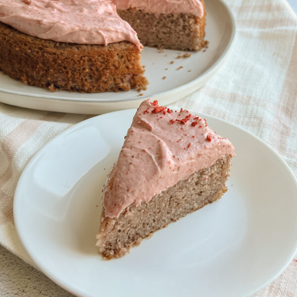 Single Layer Strawberry Cake - Riana Bakes